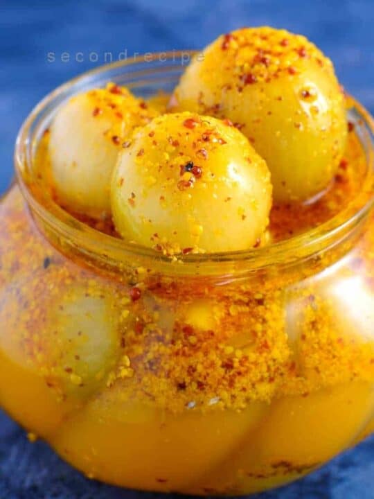 Sindhi Onion Pickle-Basar ji khatairn