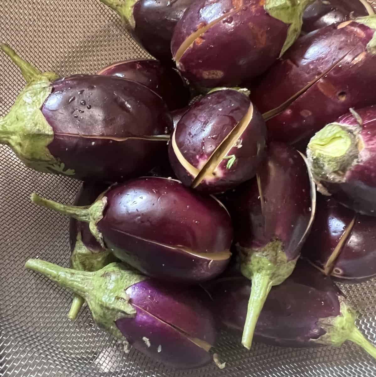bharwa baigan recipe | air fryer stuffed eggplant - SecondRecipe