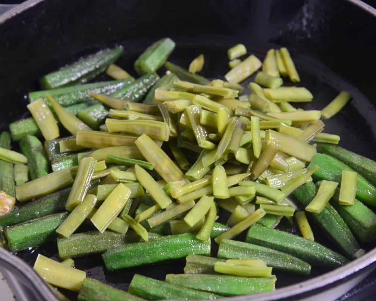 Sindhi Kadhi Recipe | Sindhi curry recipe - SecondRecipe