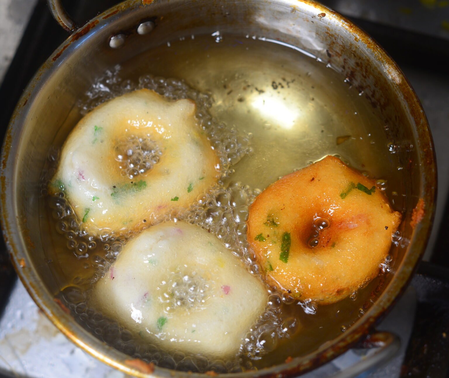Deep fried Urad dal vada | Crispy Airfryer Medu Vada - SecondRecipe