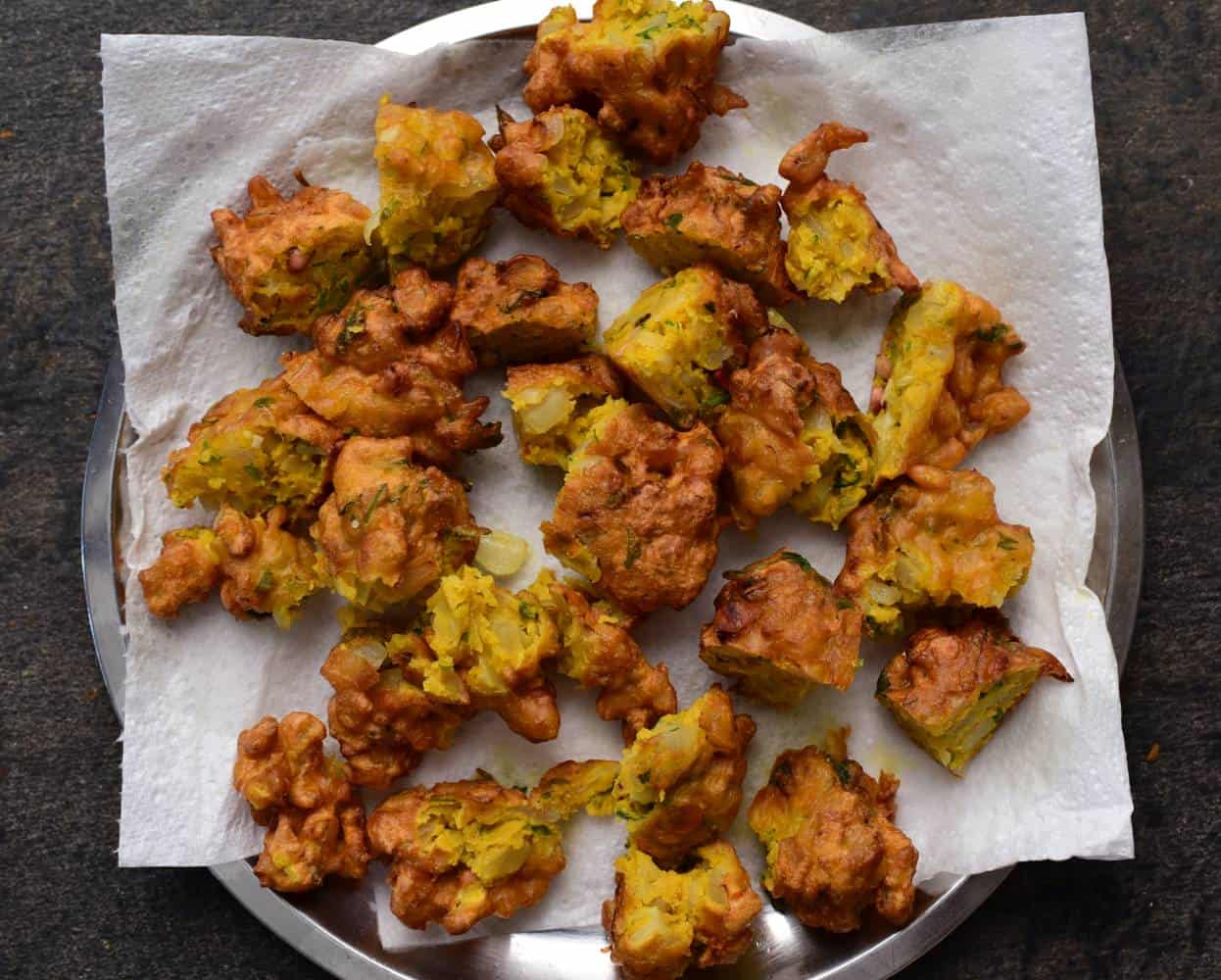 Onion bhajiya | Sindhi onion bhaji | Sanna pakora - SecondRecipe