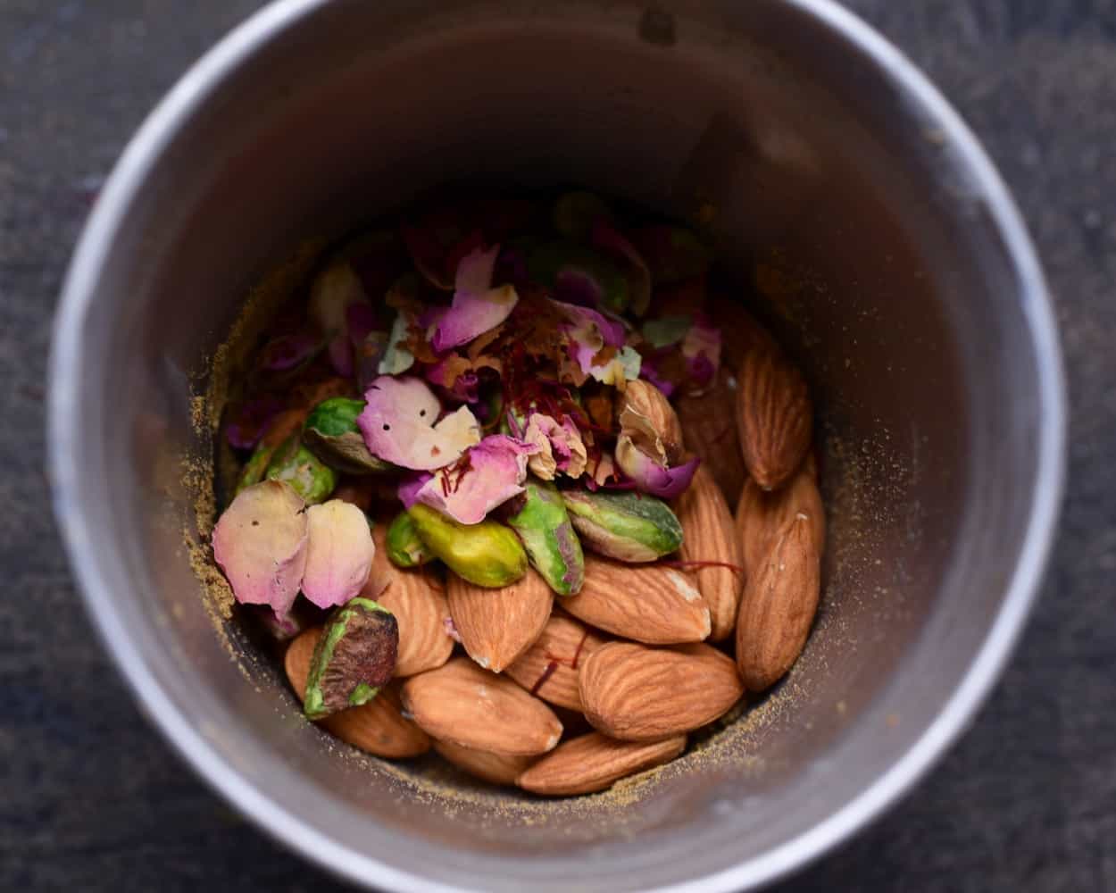 Homemade thandai powder | Instant holi Thandai masala - SecondRecipe