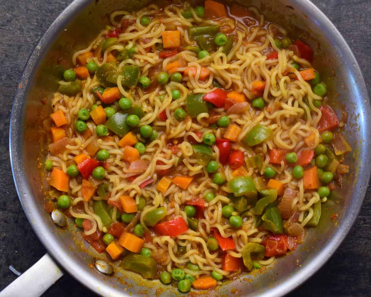 Vegetable noodles with homemade maggi masala - SecondRecipe