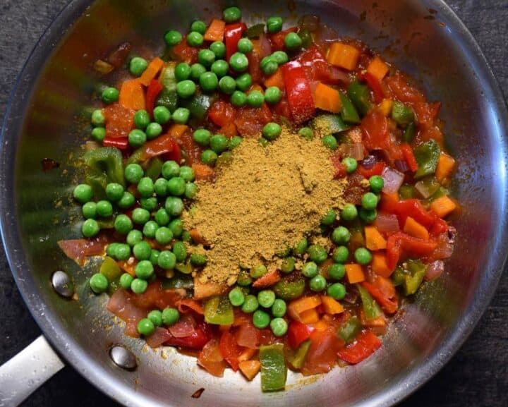 Vegetable noodles with homemade maggi masala - SecondRecipe