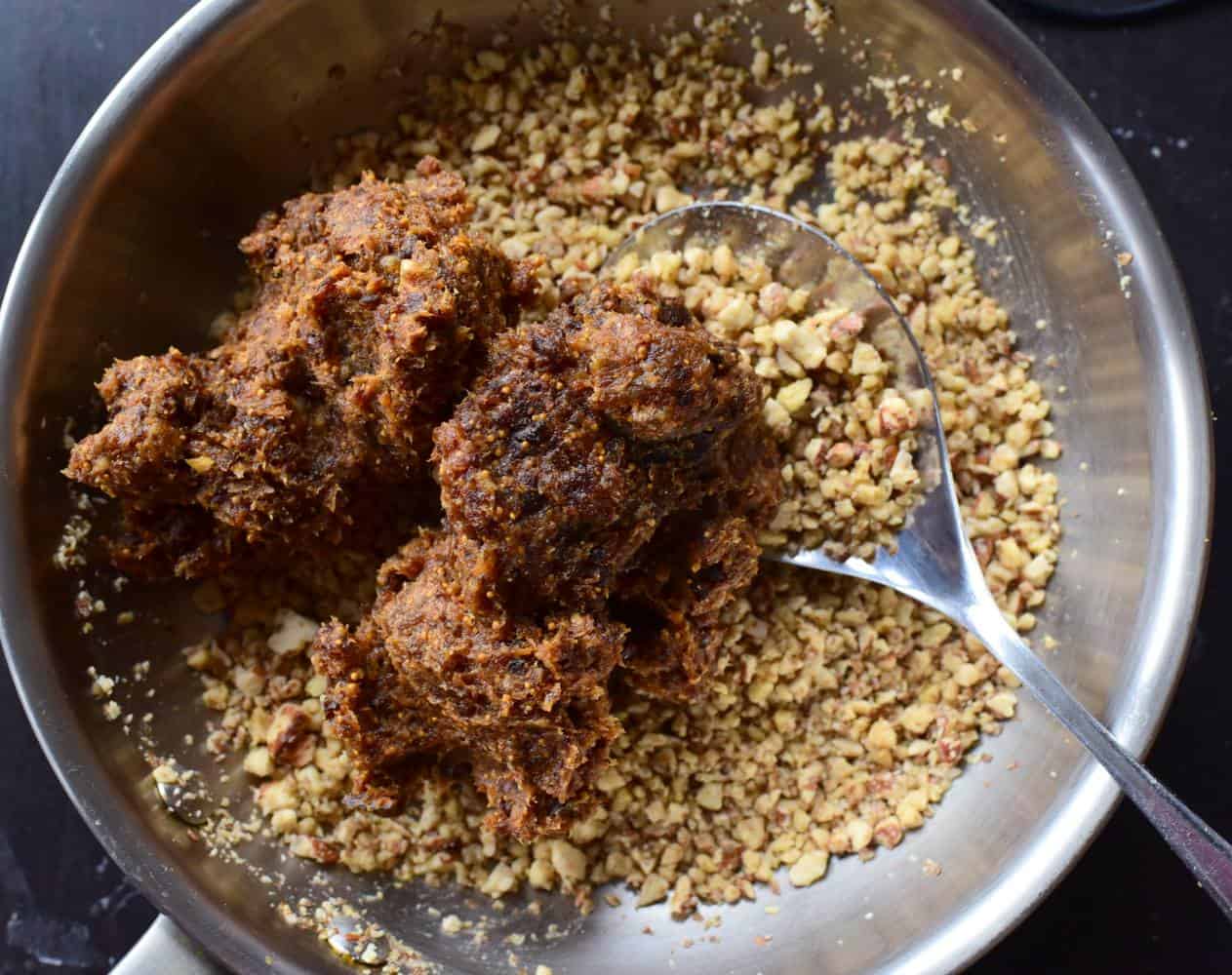 Khajur & Anjeer roll | no sugar dates and fig roll - SecondRecipe