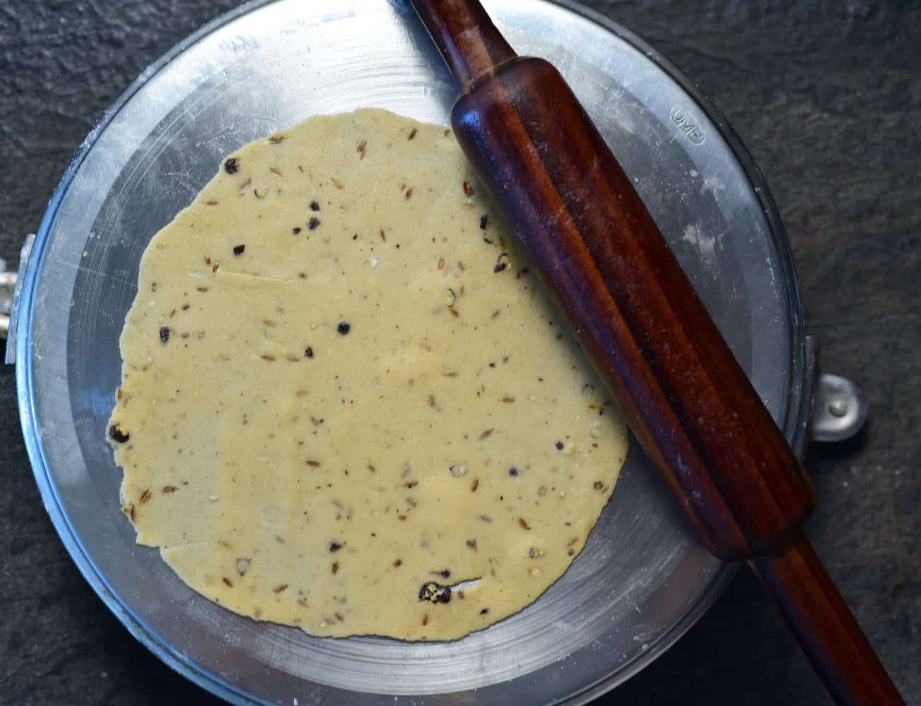Sindhi papad | Masala urad dal papad - SecondRecipe