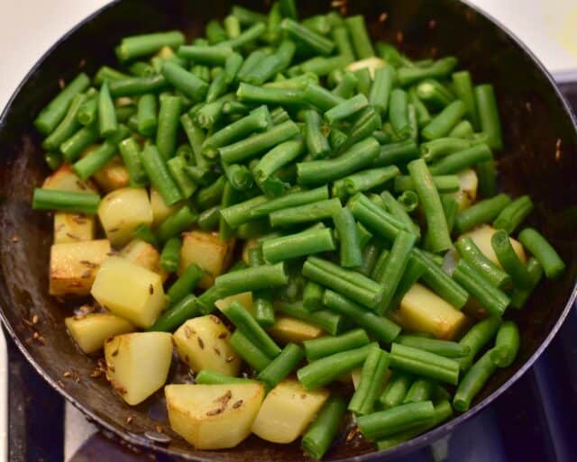 Aloo beans sabji | green beans & potato curry recipe - SecondRecipe