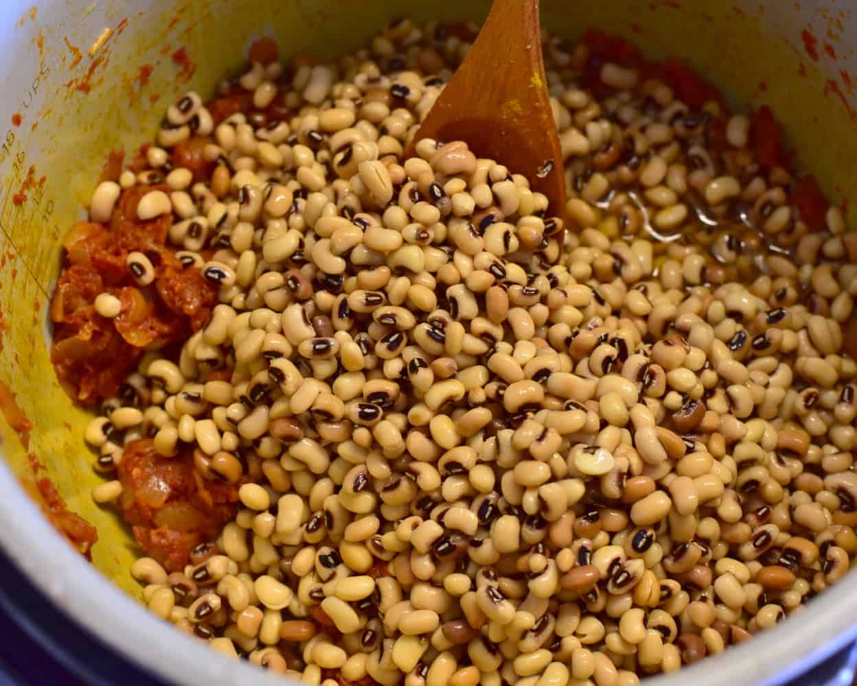 Lobia Dal | Black eyed peas curry in instant pot - SecondRecipe