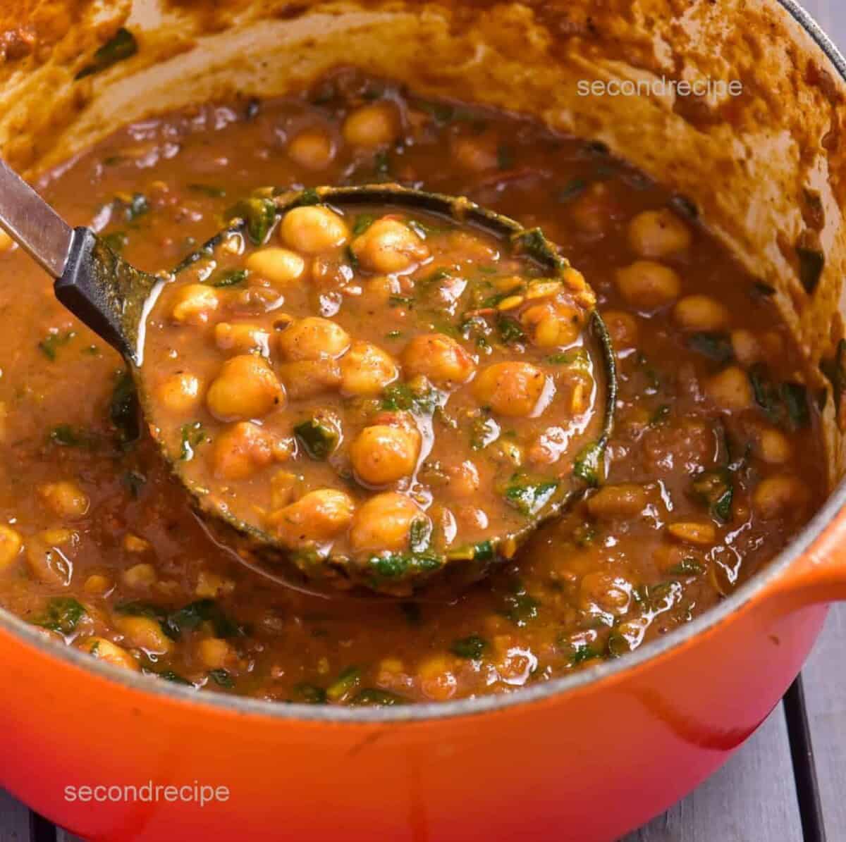 Curried chana saag | Spinach Chickpeas curry recipe - SecondRecipe