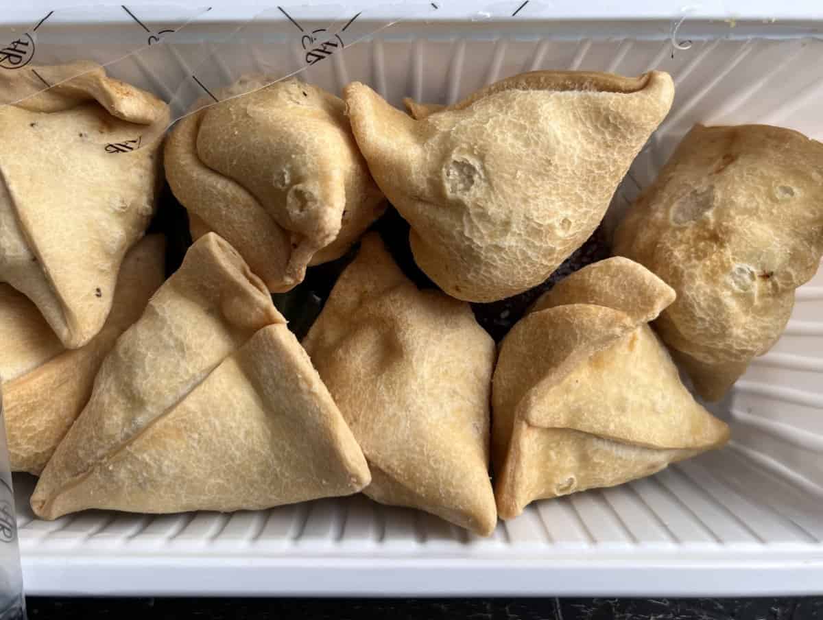 air fryer frozen samosa | frozen samosa in air fryer - SecondRecipe