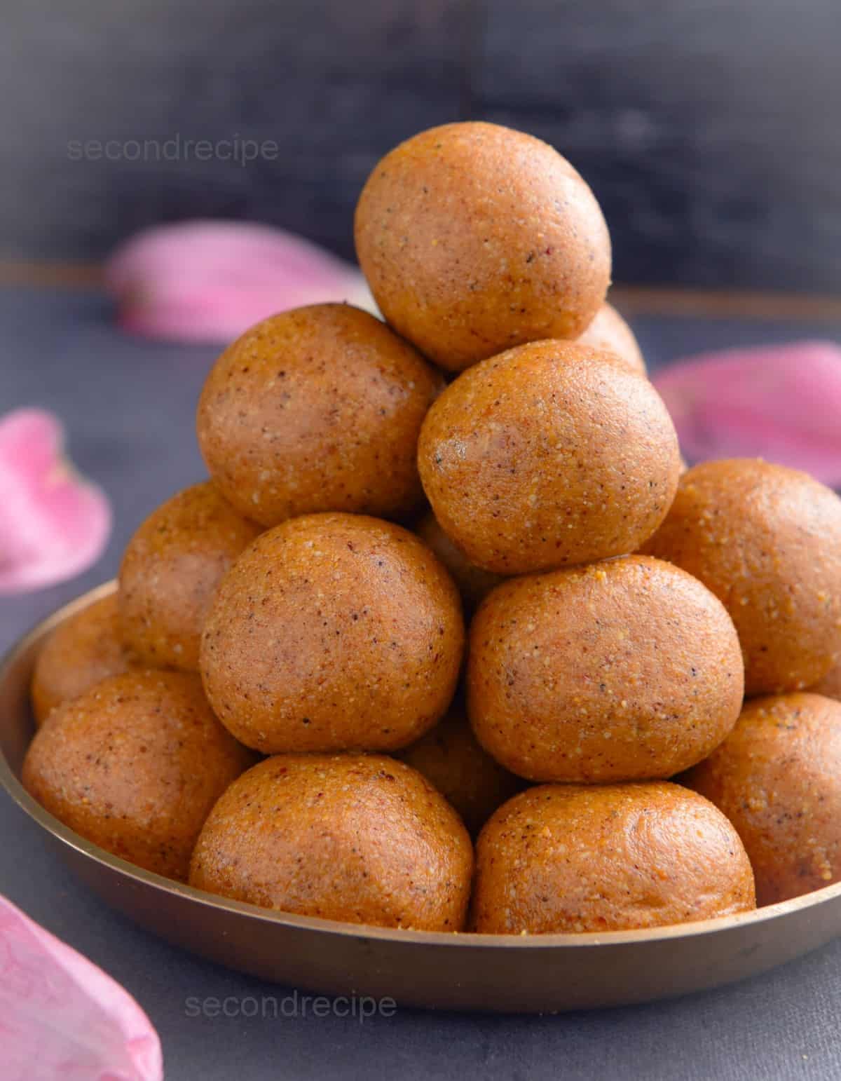 Besan ladoo recipe | besan ladoo with jaggery - SecondRecipe