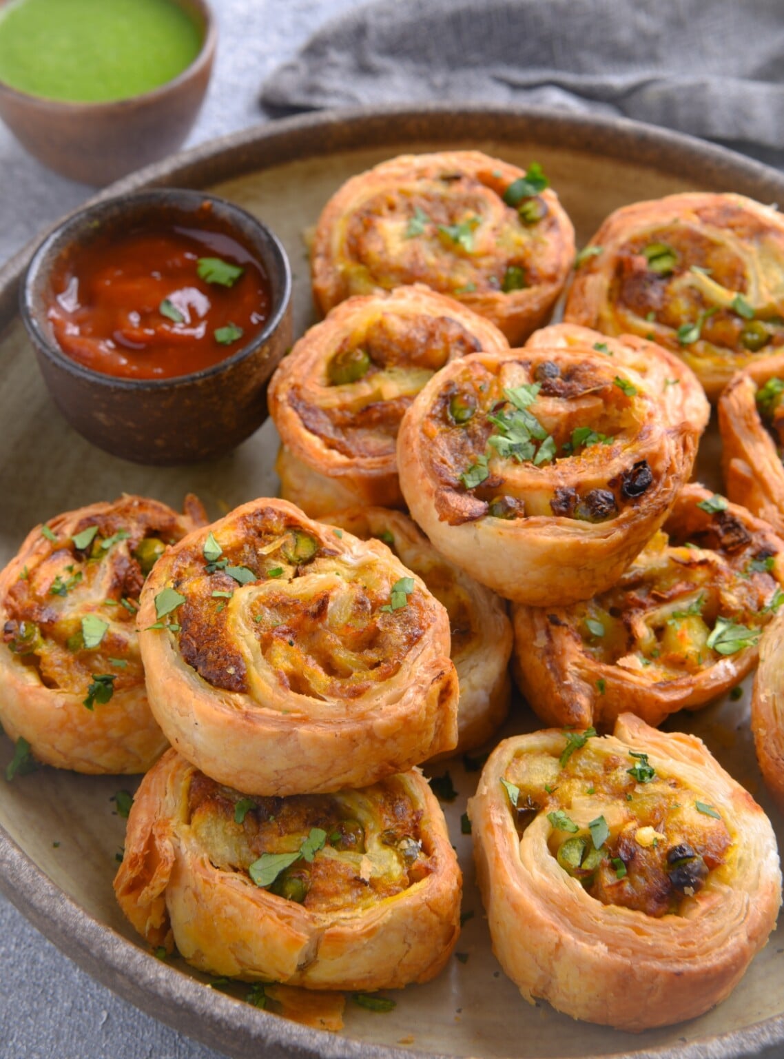 Easy airfryer samosa pinwheels with puff pastry - SecondRecipe
