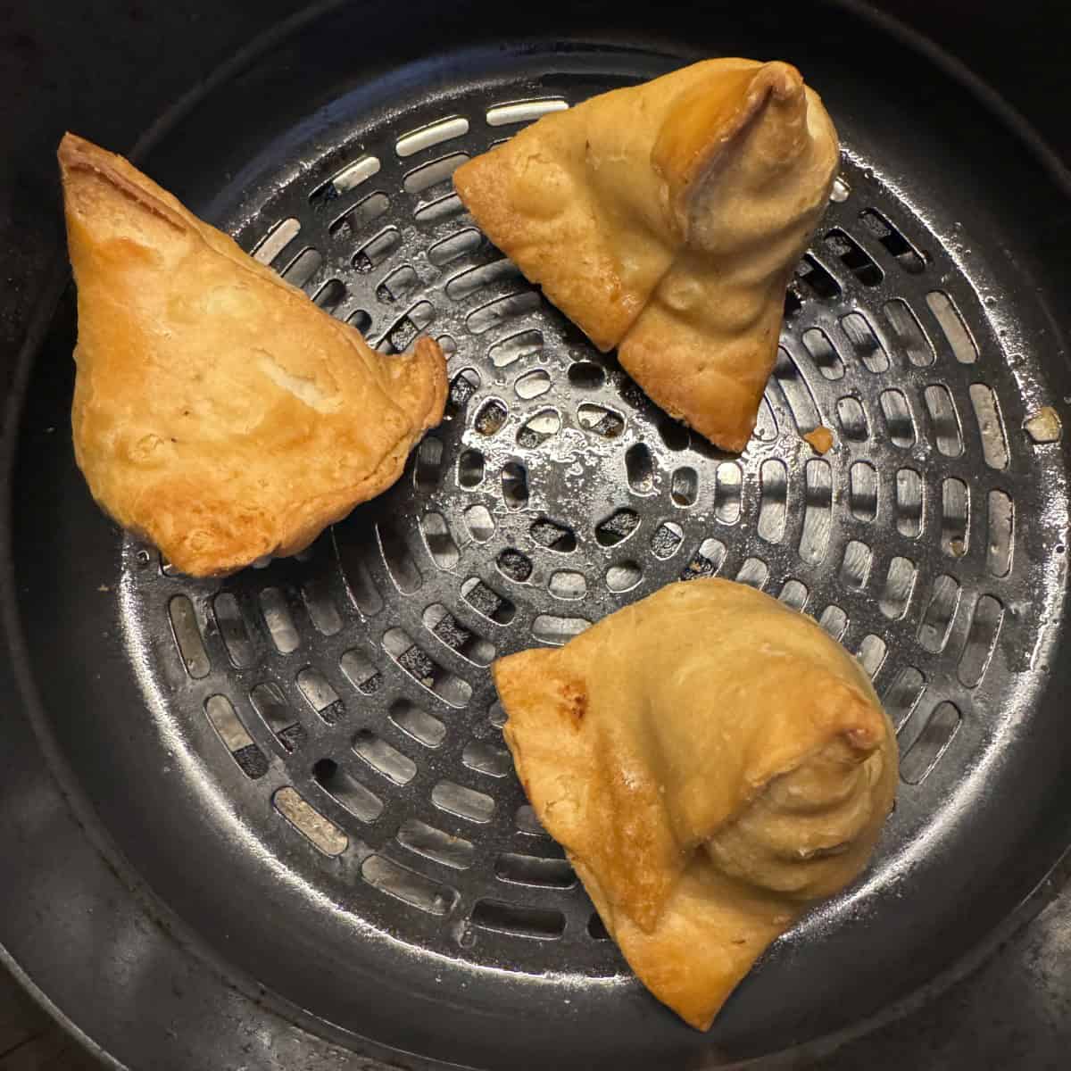 how to reheat samosas in air fryer | reheat samosa - SecondRecipe