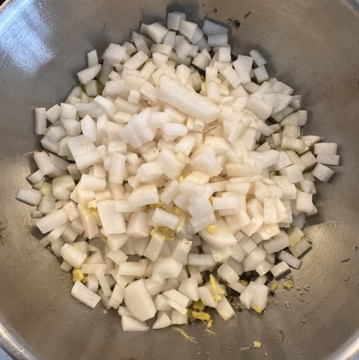 mooli ki sabzi | Indian radish curry with leaves - SecondRecipe