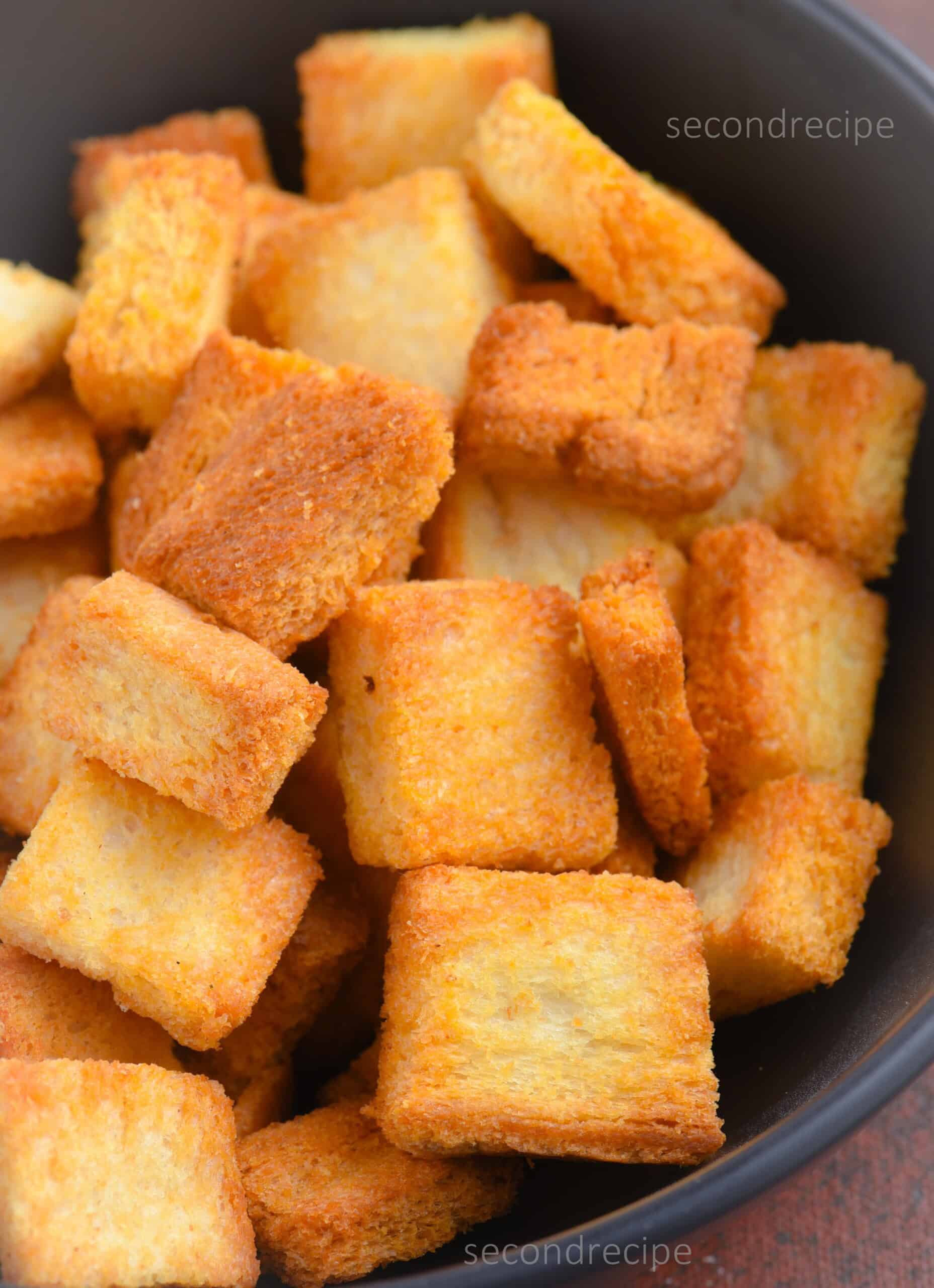 Air fryer bread croutons - Crispy, easy and homemade - SecondRecipe